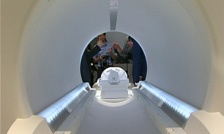 Weltneuheit: Kernspin-Tomograph mit spezieller Scanner-Technologie | RTF.1